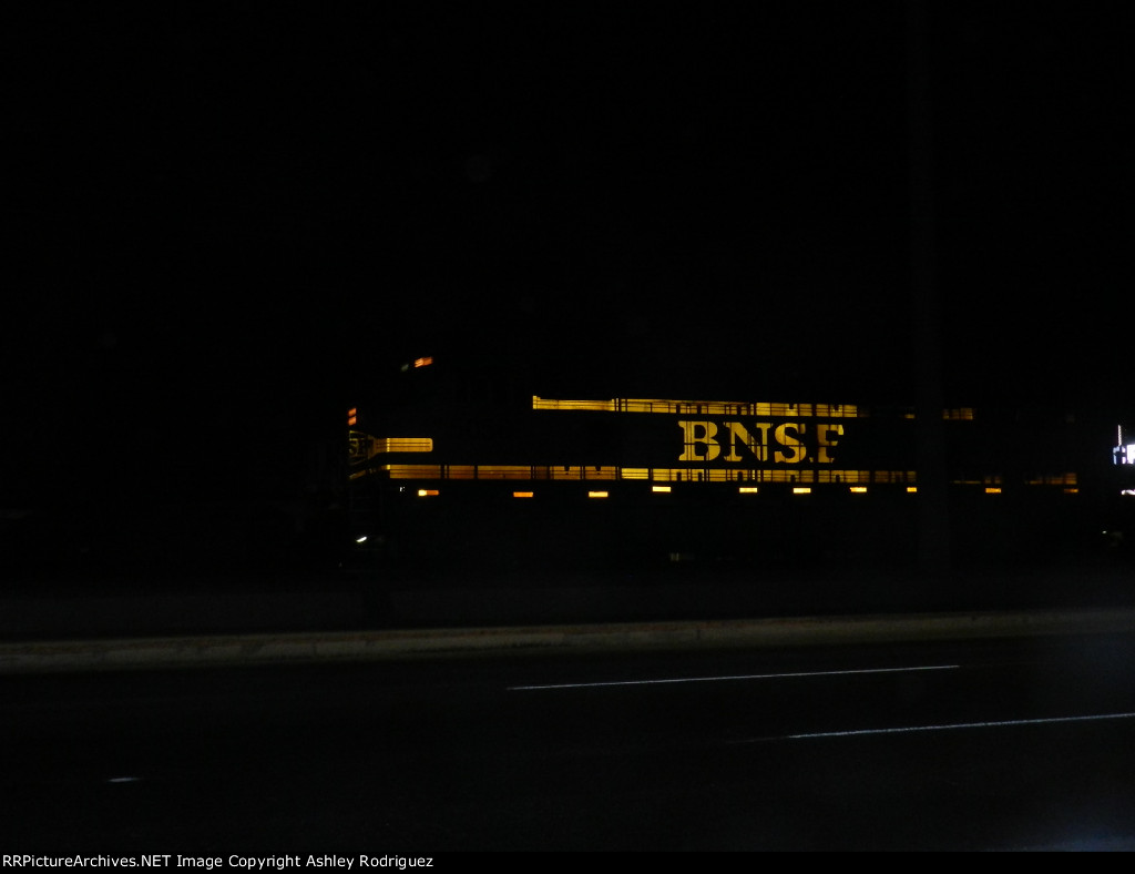 BNSF 5056 at 1am